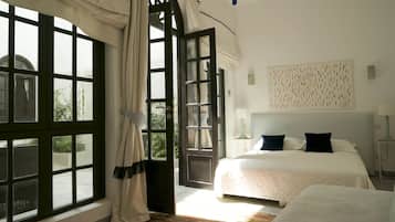 Cofres nos quartos, berços (sobretaxa)