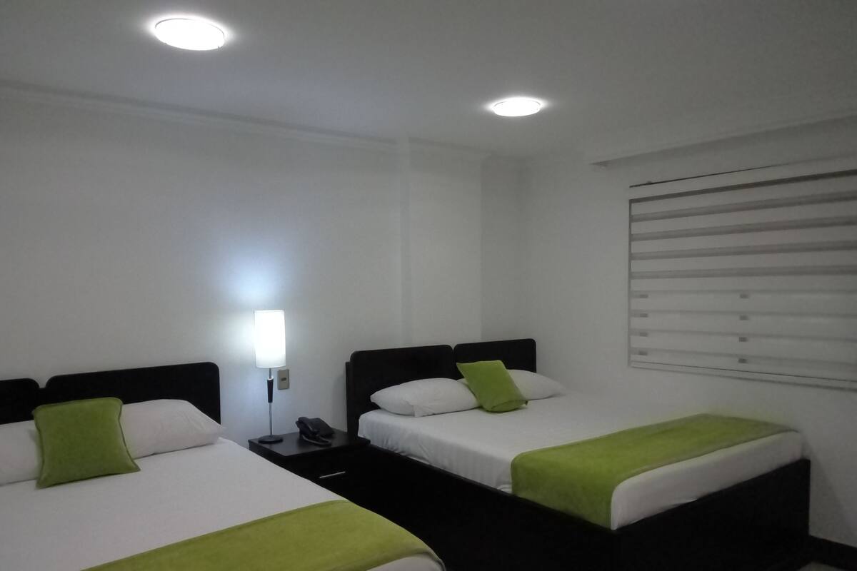 Quarto Twin | Minibar, cofre no quarto, berços/camas para crianças grátis