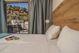 Quarto Duplo ou Twin Deluxe | Roupa hipoalergénica, minibar, com mobília individualizada 