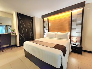 Com decoração personalizada, cortinas/cortinados opacos