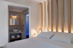 Premium Suite, Plunge Pool, Caldera view | 1 quarto, frigobar, cofres nos quartos, escrivaninha