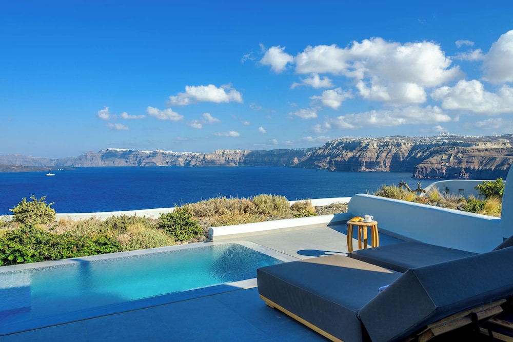 Neptune Luxury Spa Suites - Santorini