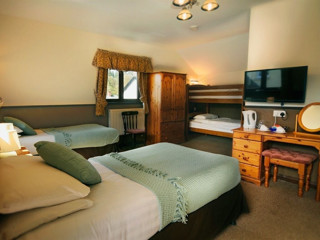 Quarto Quádruplo, casa de banho anexa