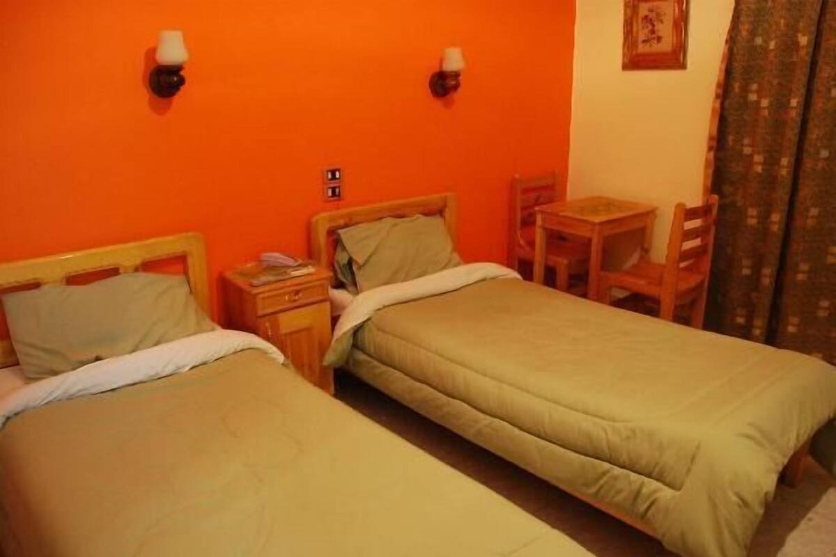 Quarto Twin Deluxe, 2 camas individuais, vista para o jardim, junto ao jardim | Minibar, cofre no quarto, secretária, berços/camas para crianças grátis 