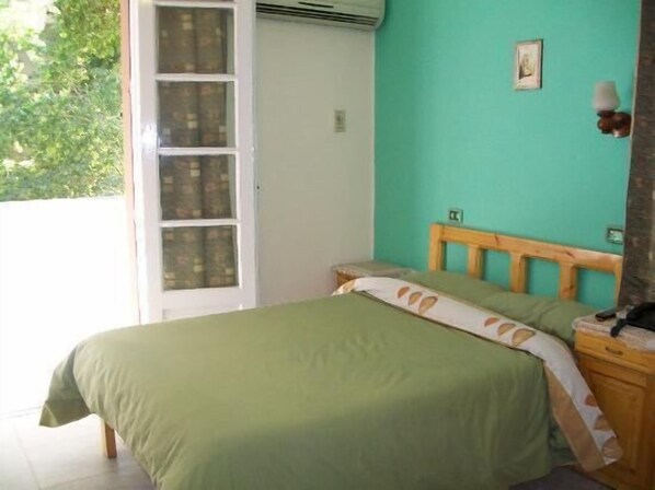 Suíte executiva, 1 cama King | Frigobar, cofres nos quartos, escrivaninha, berços grátis