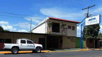 Fachada da propriedade