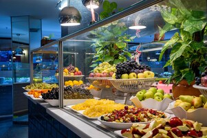 6 restaurantes, pequenos-almoços servidos, cozinha internacional