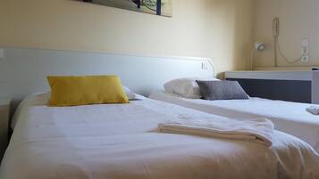 Secretária, quartos insonorizados, berços/camas para crianças grátis