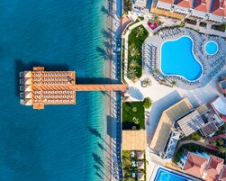 2 piscinas externas, guarda-sóis, espreguiçadeiras
