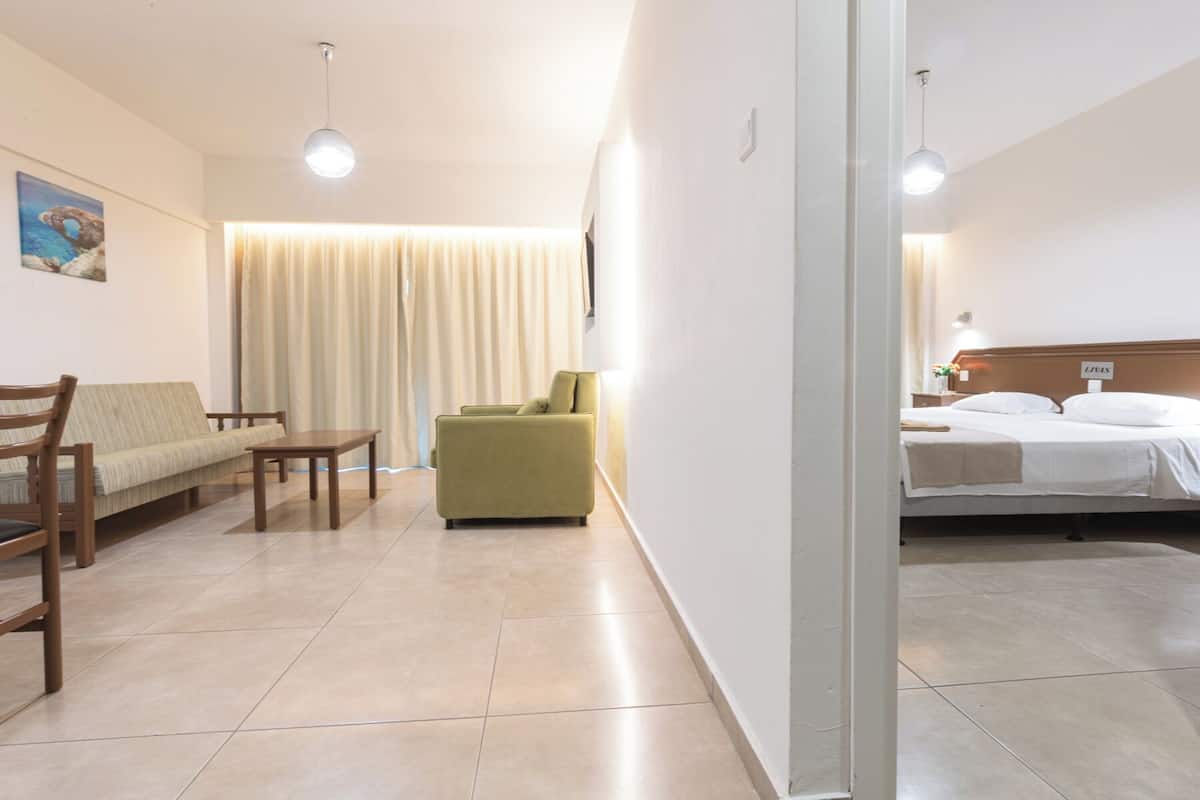 Quartos à prova de som, berços grátis, roupa de cama