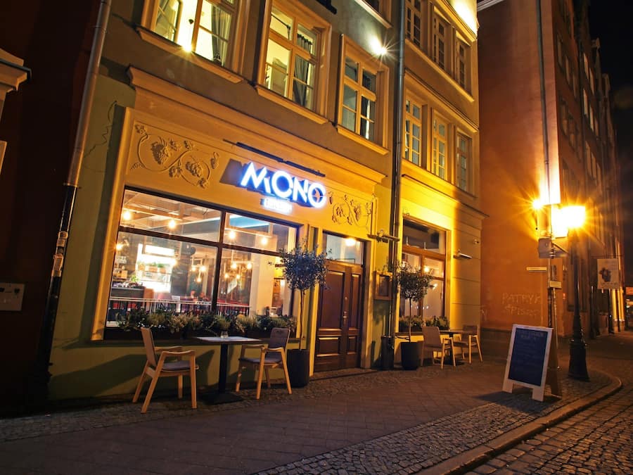 Fachada do alojamento (tarde/noite)