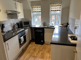 Apartamento Tradicional, casa de banho privativa, vista para o jardim | Cozinha privada | Uma cadeira de bebé 