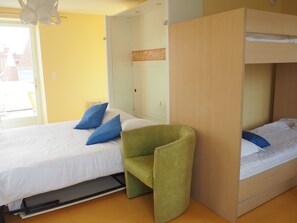 Quarto Familiar, várias camas, terraço (Sea) (4th Floor) | Roupa de cama fornecida 