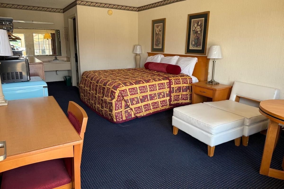 Quarto Standard, 1 cama king-size e sofá-cama, não fumadores | Vista do quarto