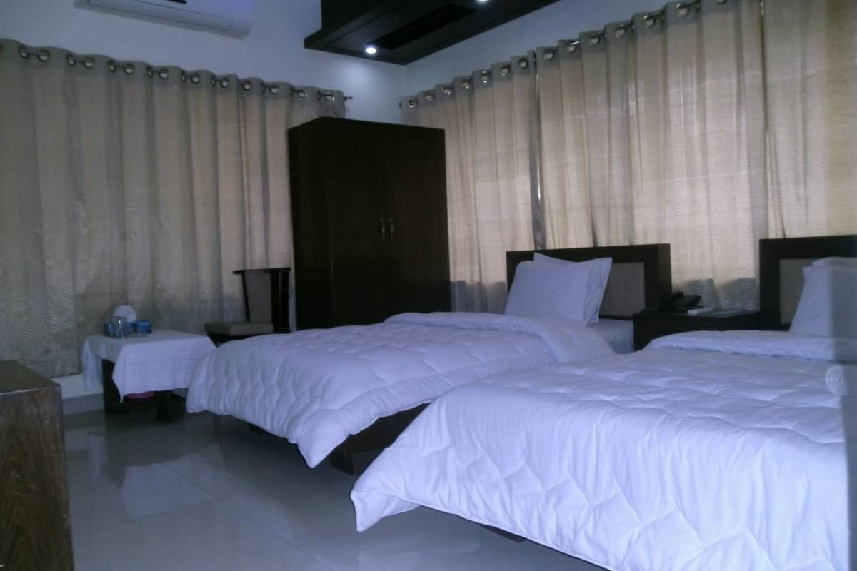 Quarto Triplo Deluxe, 1 quarto | Cofre no quarto, Wi-fi grátis