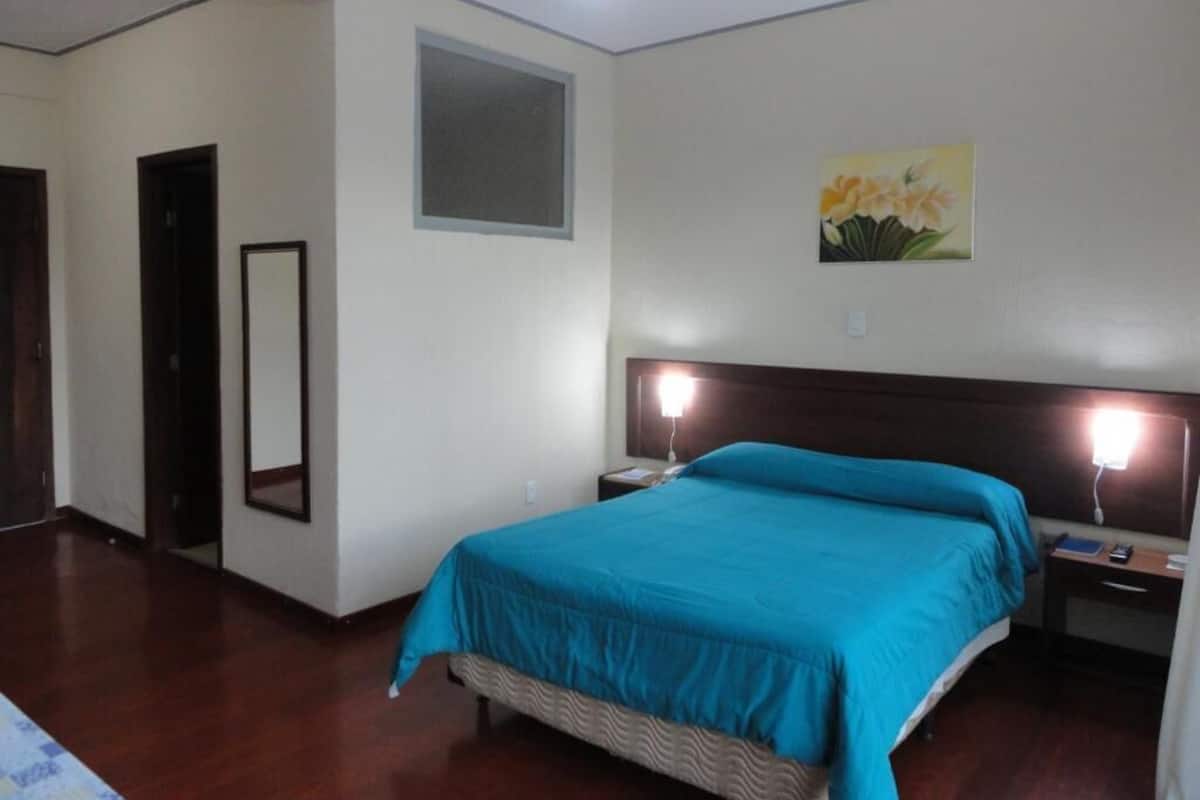 Quarto casal standard | Frigobar, Wi-Fi de cortesia