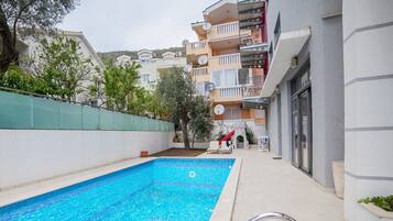 Piscina exterior sazonal