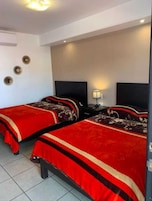 Quarto casal | Cortinas blackout, Wi-Fi de cortesia, roupa de cama