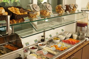 Pequeno-almoço tipo buffet diário incluído 