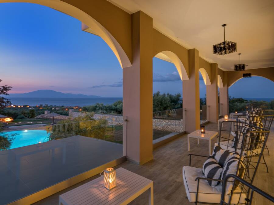 2 bares/lounges, bar ao lado da piscina