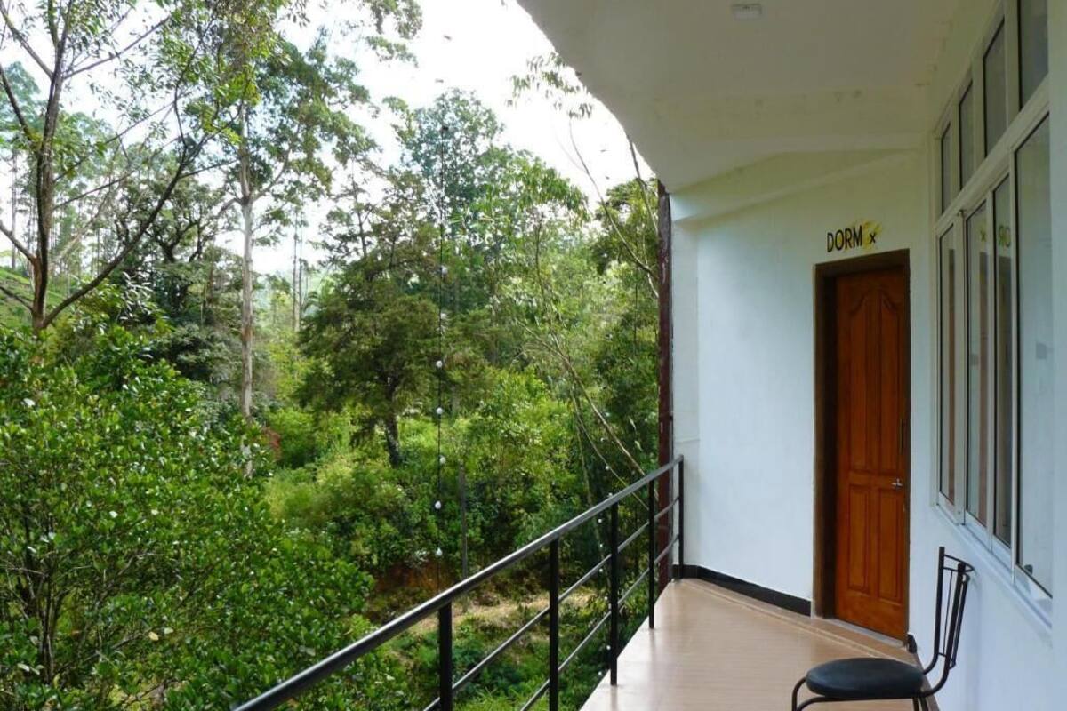 Dormitório compartilhado luxo | 1 quarto, escrivaninha, quartos à prova de som, Wi-Fi de cortesia