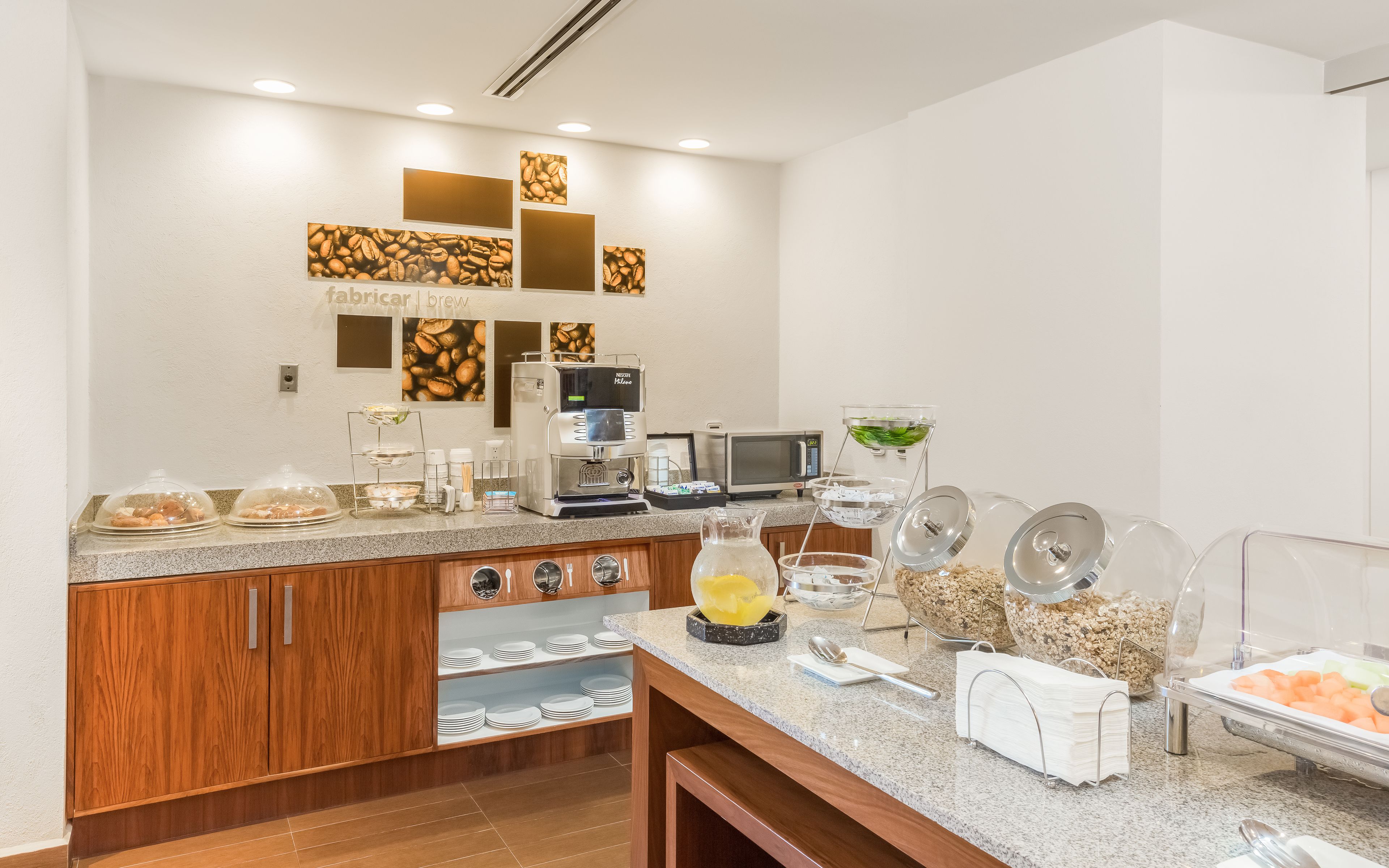 Pequeno-almoço tipo buffet diário incluído 