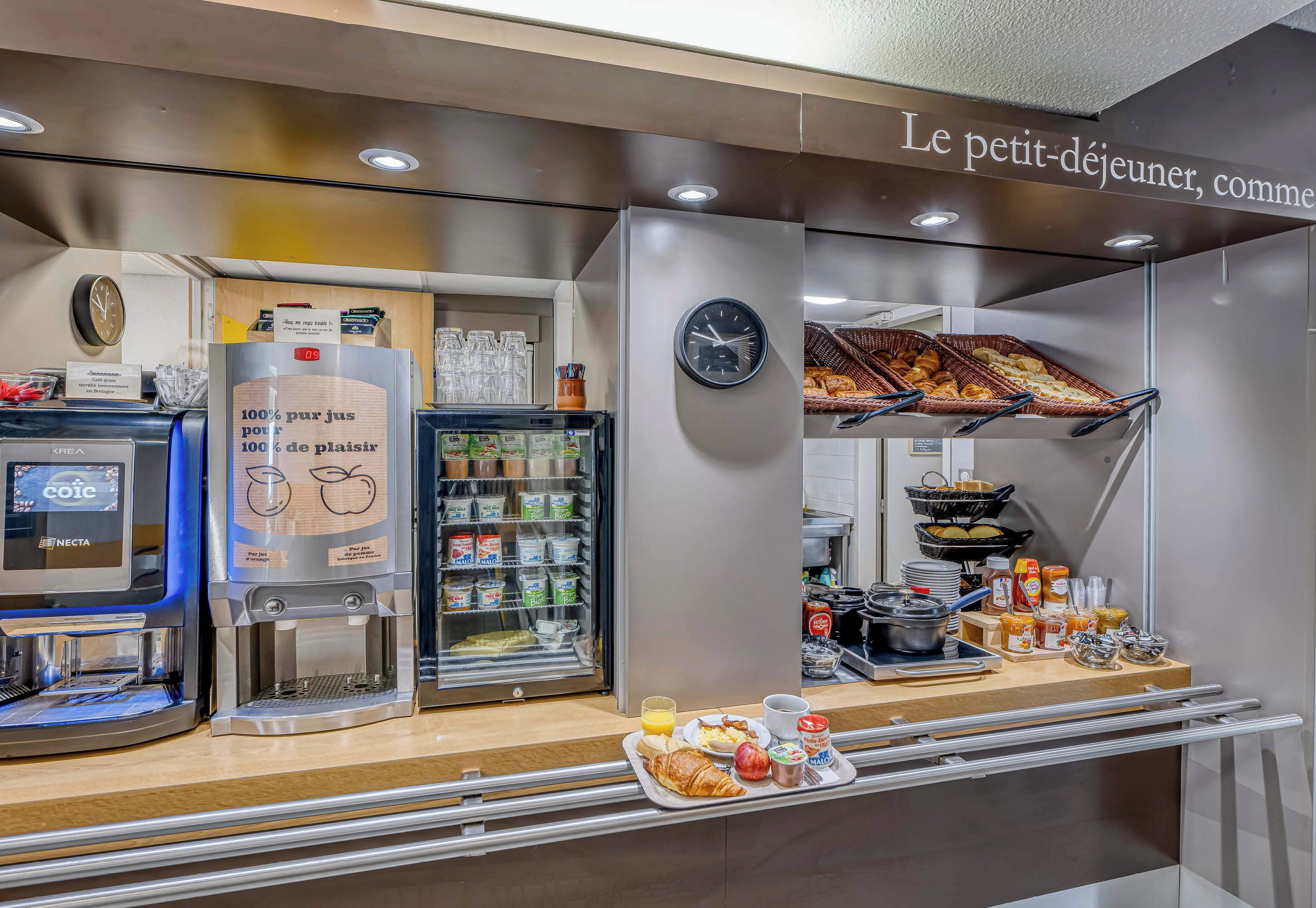 Pequeno-almoço tipo buffet diário mediante uma taxa 