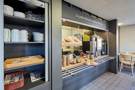 Pequeno-almoço tipo buffet diário mediante uma taxa . B&B HOTEL Le Havre (2)