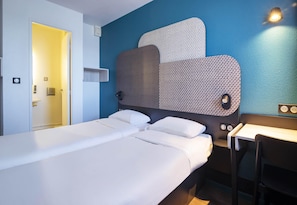 Roupas de cama premium, escrivaninha, quartos à prova de som