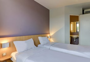 Quarto Twin, não fumadores | Roupa de alta qualidade, secretária, quartos insonorizados