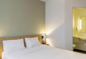 Quarto Duplo, não fumadores | Roupa de alta qualidade, secretária, quartos insonorizados 