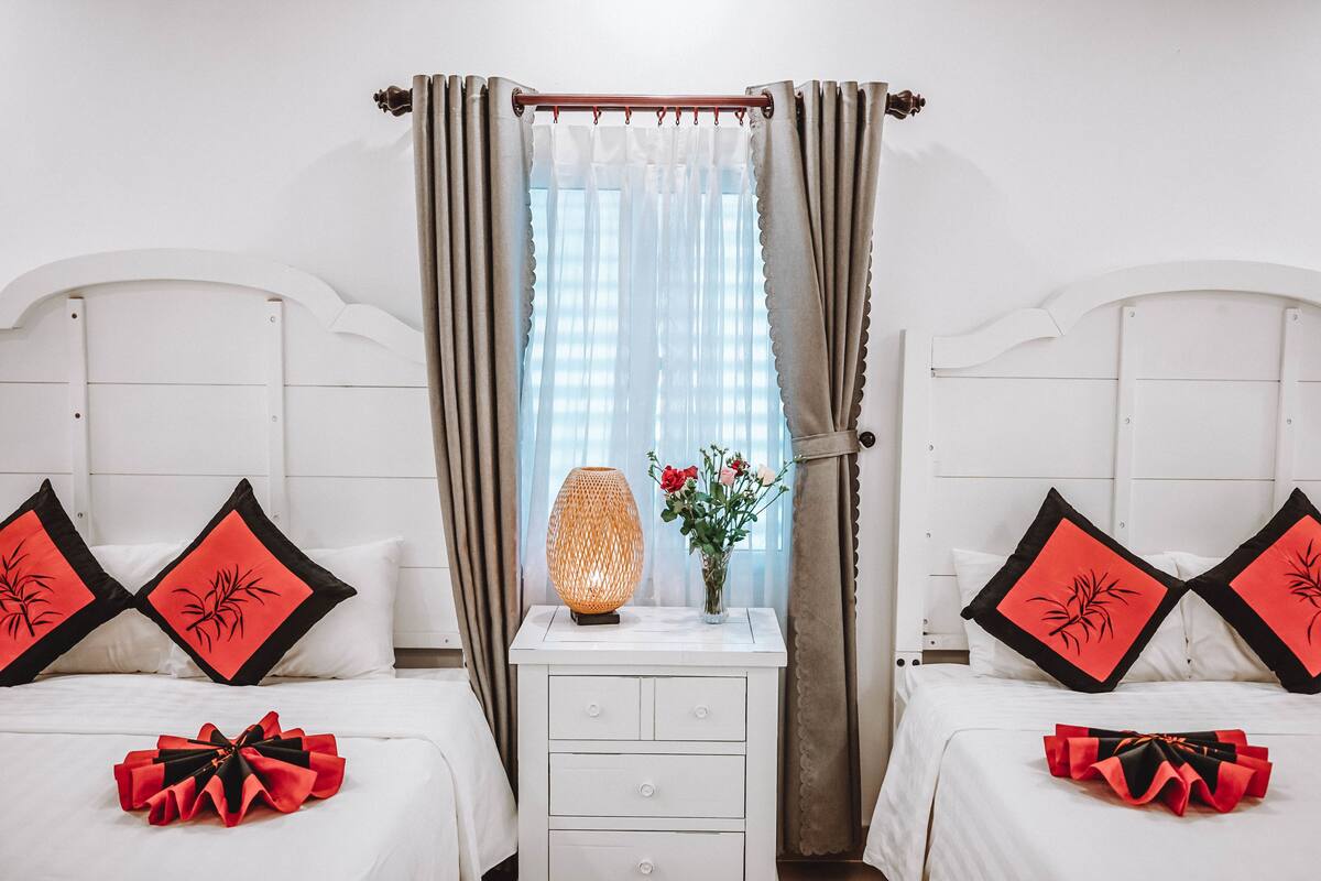 Quarto Quádruplo | Minibar, secretária, quartos insonorizados, Wi-fi grátis 