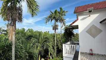 Quarto Duplo ou Twin Deluxe, varanda | Minibar, cofre no quarto, secretária, Wi-fi grátis