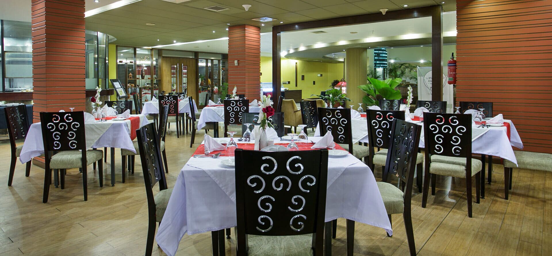 3 restaurantes, cozinha internacional 