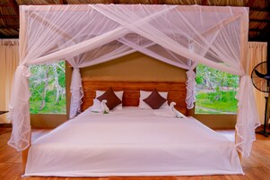 Tenda de Luxo, não fumadores | 1 quarto, roupa de alta qualidade, cofre com capacidade para portátil 