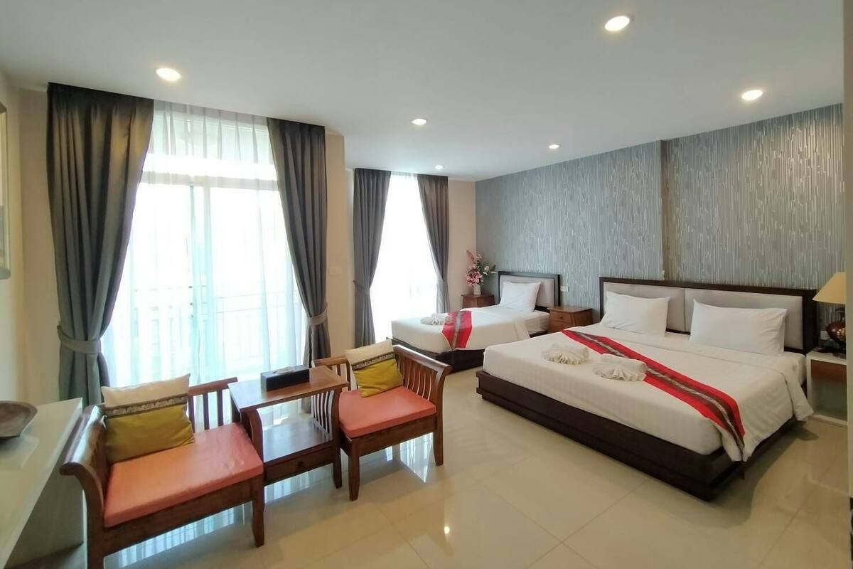 Family Room (3 Person) | Escrivaninha, quartos à prova de som, Wi-Fi de cortesia, roupa de cama