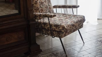 Quarto quádruplo família, vista para o mar | 1 quarto, edredons de pluma, frigobar, escrivaninha