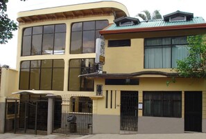 Fachada da propriedade