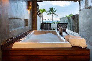 Quarto Duplo com Banheira de Hidromassagem e Terraço - Predio 2 | Banheira de hidromassagem