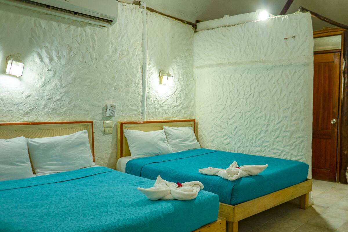 Cabana de Madeira Familiar, casa de banho anexa | 1 quarto, secretária, secretária adequada para computadores portáteis