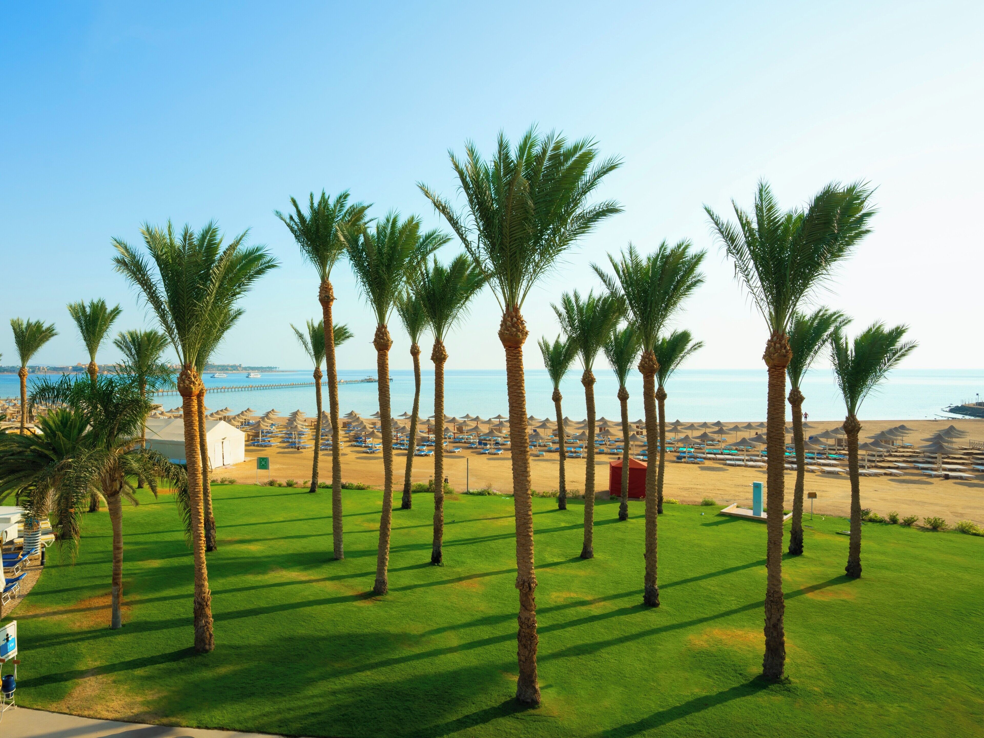 Praia particular, barracas de praia (sobretaxa), espreguiçadeiras 