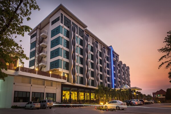 Alvarez Hotel - Buri Ram
