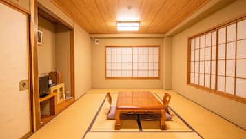 Quarto Tradicional, não fumadores | 1 quarto, cofre no quarto, secretária, ferro/tábua de engomar