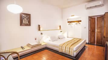 Quarto Duplo Standard, 1 quarto, vista para o jardim | 1 quarto, minibar, ferro/tábua de engomar, camas desdobráveis
