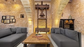 TV de tela plana 40 polegadas com canais a cabo, TV, lareira