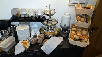 Café da manhã com buffet todos os dias (EUR 12.50 por pessoa)