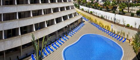 4 piscinas externas, guarda-sóis, espreguiçadeiras