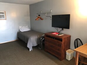 Quarto Familiar, várias camas | Sala de estar | TV de ecrã plano 