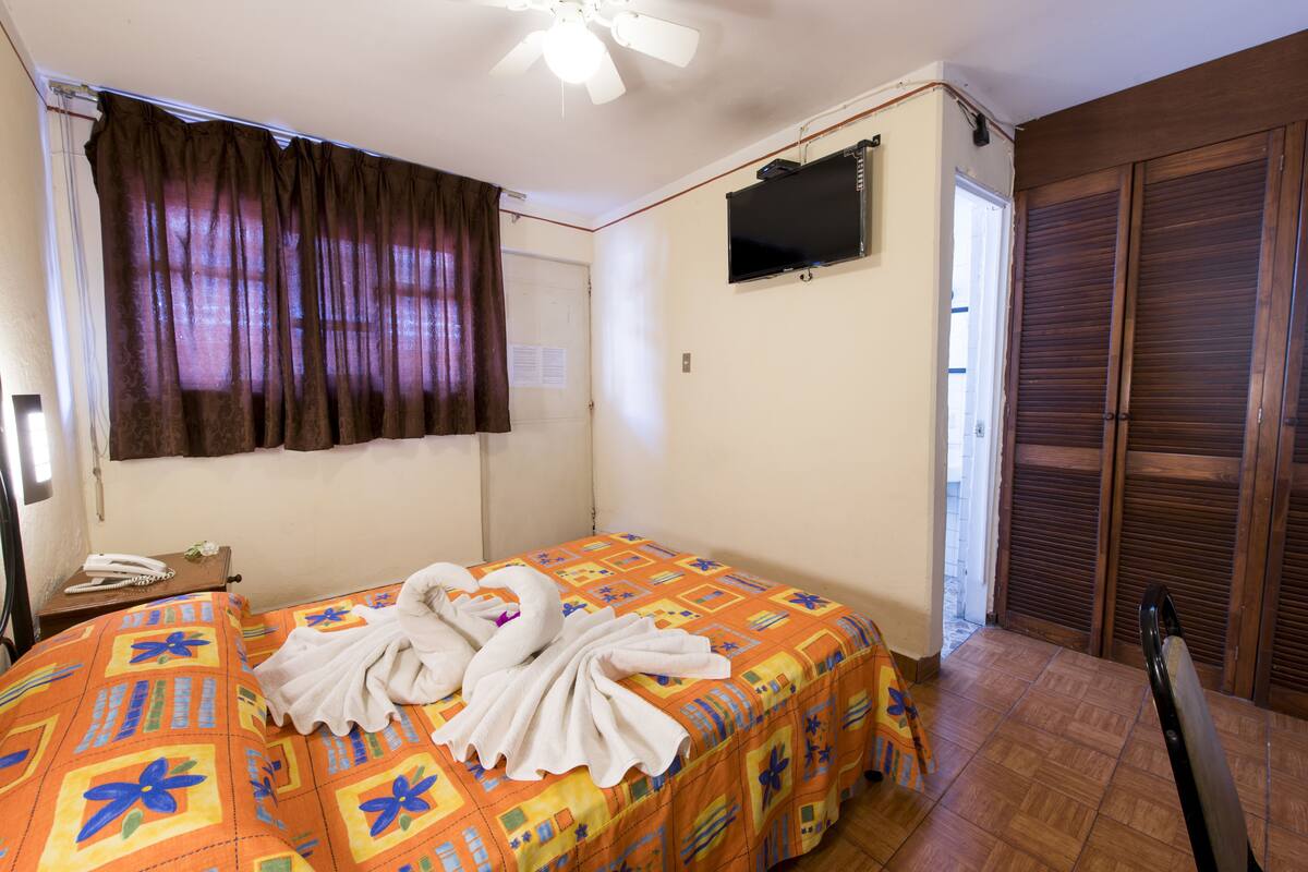 Quarto Duplo Standard, 1 cama de casal | Ferro/tábua de engomar, Wi-fi grátis, roupa de cama fornecida 