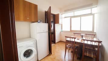 Apartamento, 1 quarto | Sala de estar | TV de ecrã plano